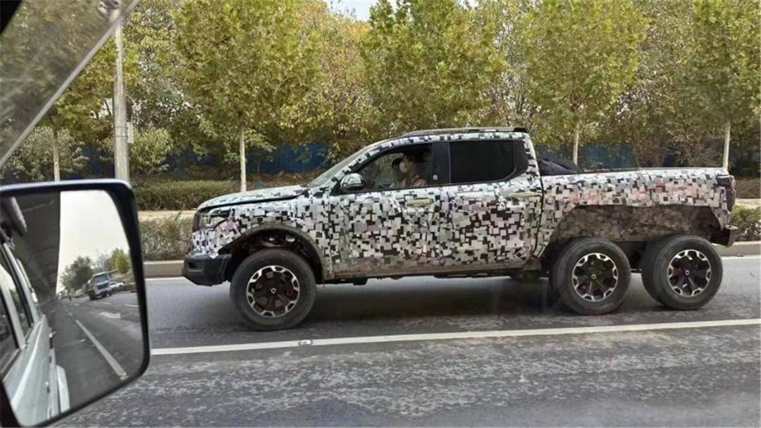 长城炮6x6谍照来袭！6轮驱动？3.0T的V6发动机够征服你吗？_搜狐汽车_搜狐网