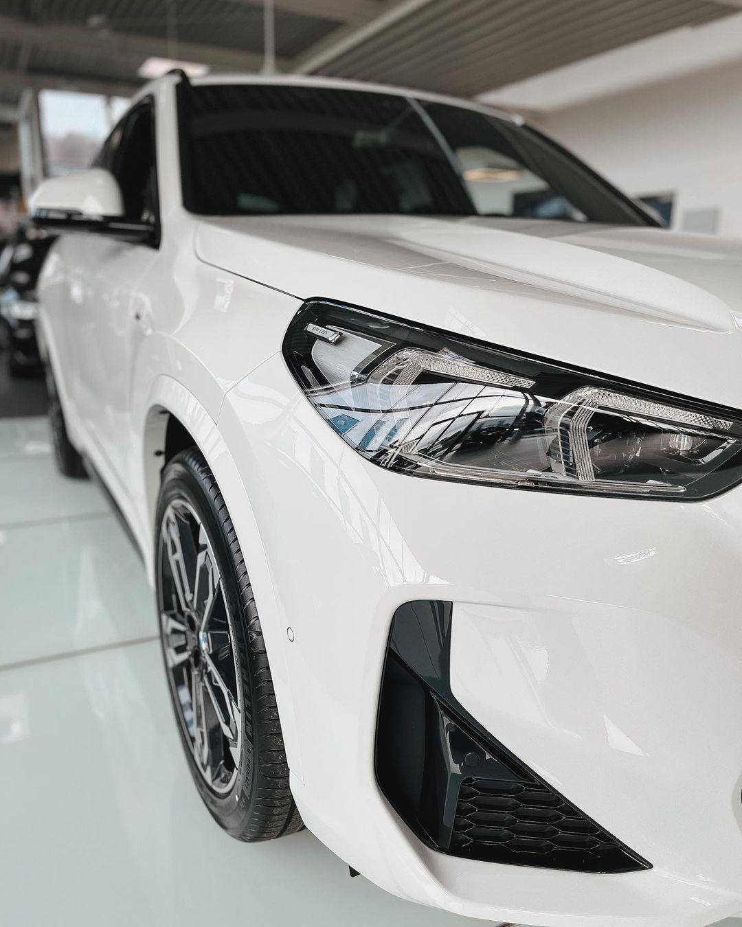 新宝马X1“售价曝光”，低配落地不足30万，2.0T+8AT，看啥奔驰GLB_搜狐汽车_搜狐网