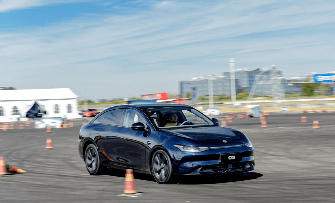 深蓝SL03对决零跑C01,20万级别纯电轿跑该选谁？_搜狐汽车_搜狐网