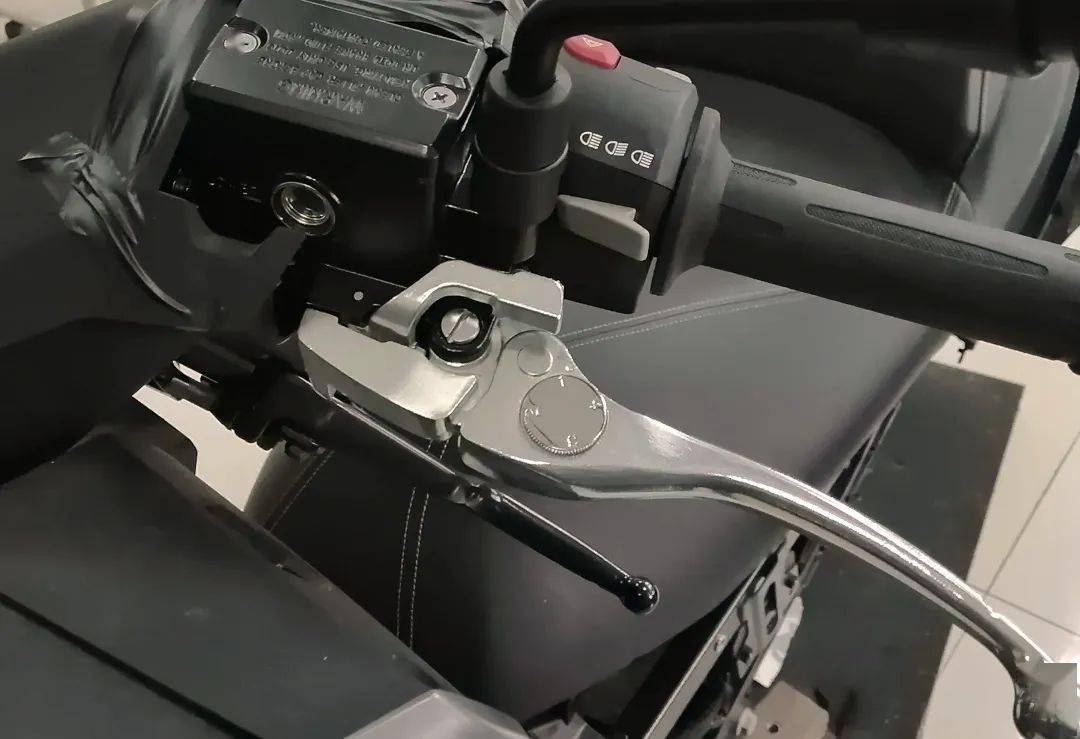 手刹制动——为摩托车停车安全做加法_搜狐汽车_搜狐网