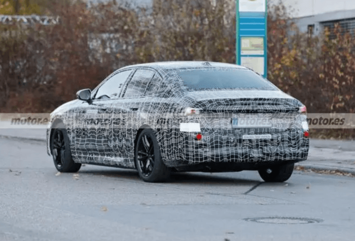 宝马 i5 谍照曝光， 新车将于年内推出 最高功率超 700 马力_搜狐汽车_搜狐网