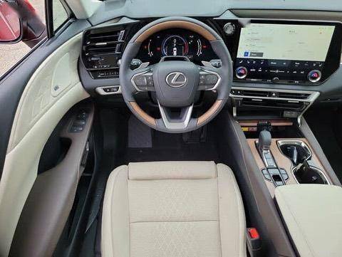 雷克萨斯RX：红色漆面更大气，“贺岁版”配置丰富，2.4T+8AT+AWD_搜狐汽车_搜狐网