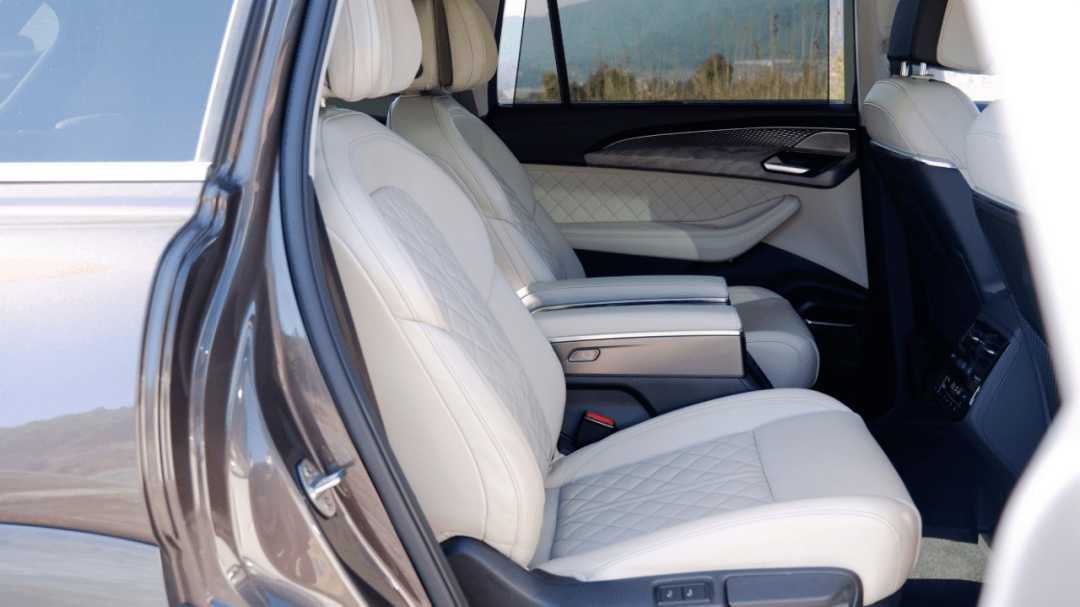 2.5T V6+quattro四驱！上汽奥迪Q6动态表现如何？_搜狐汽车_搜狐网