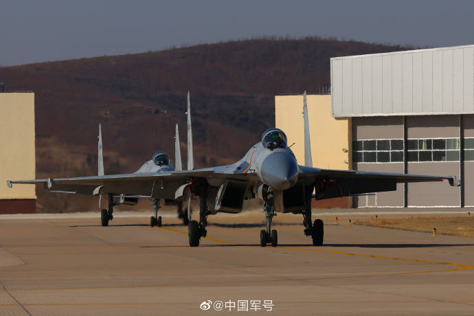 “飞鲨”最新大片！看歼15战机硬核出击_姜涛_大学_组织