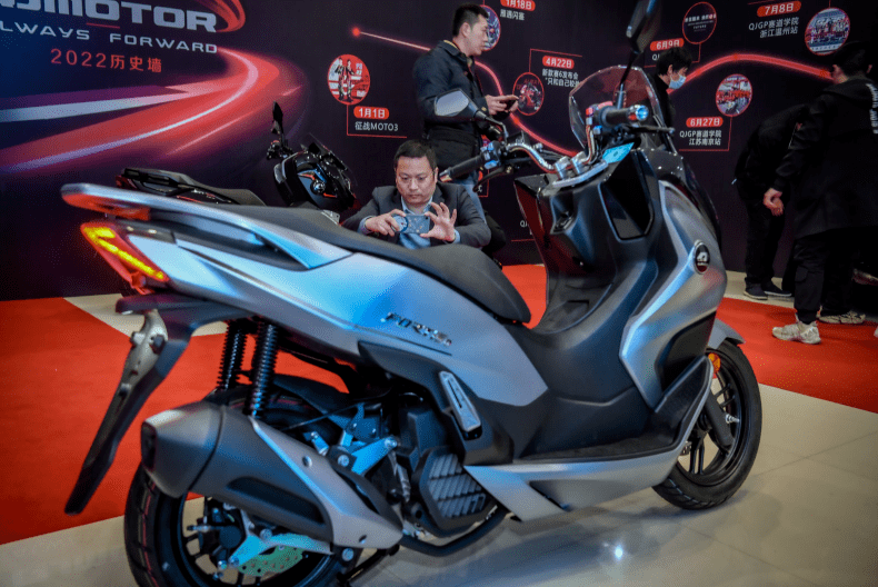 QJMOTOR多款新品登场，新款赛600售价50999元丨鸿150ADV青春版售价14999元！_搜狐汽车_搜狐网