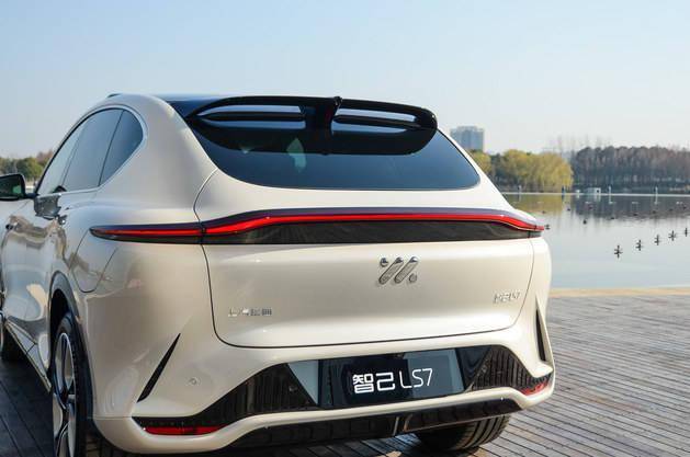 智己LS7正式上市 售价30.98万元—45.98万元_搜狐汽车_搜狐网