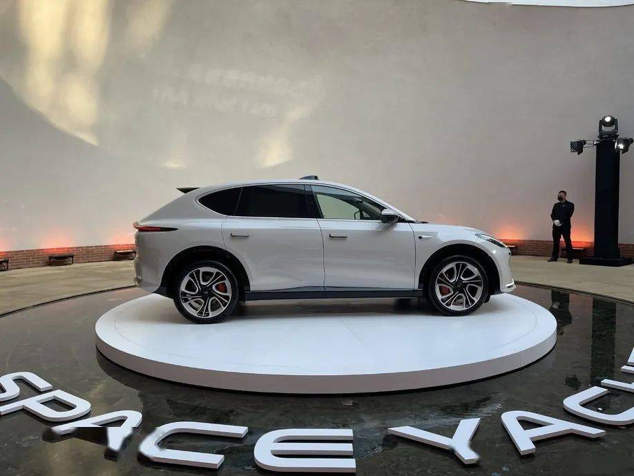 半辐方向盘+升降三连屏，智己LS7售30.98万起_搜狐汽车_搜狐网