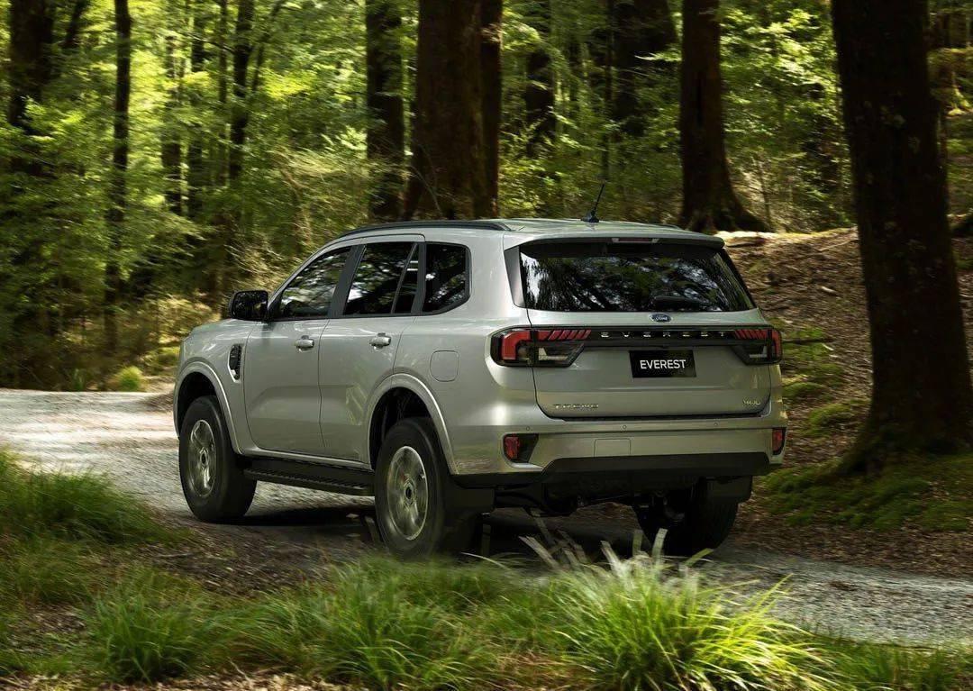 嫌普拉多贵的看过来！3.0T+10AT+非承载式车身，网友：猛禽版SUV？_搜狐汽车_搜狐网