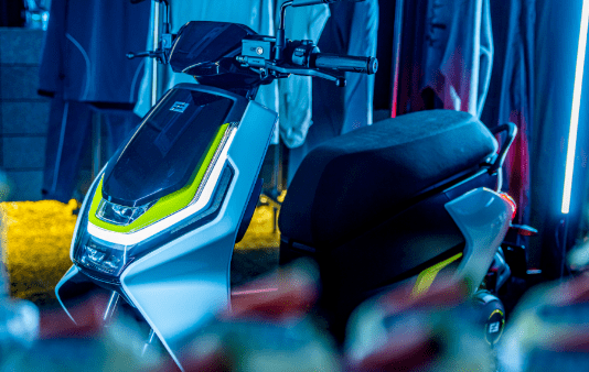 11980的春风极核AE6电动摩托..._搜狐汽车_搜狐网