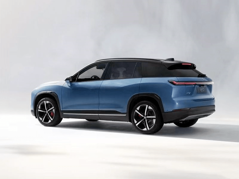 豪华纯电实力大PK，论LYRIQ锐歌“狂飙”的底气_搜狐汽车_搜狐网