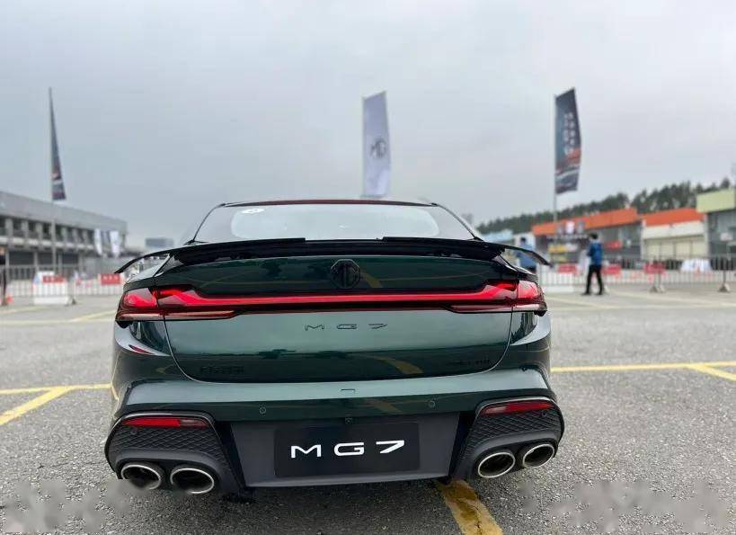 预计11.99万起售，名爵MG7实车到店，动力追平大众CC_搜狐汽车_搜狐网