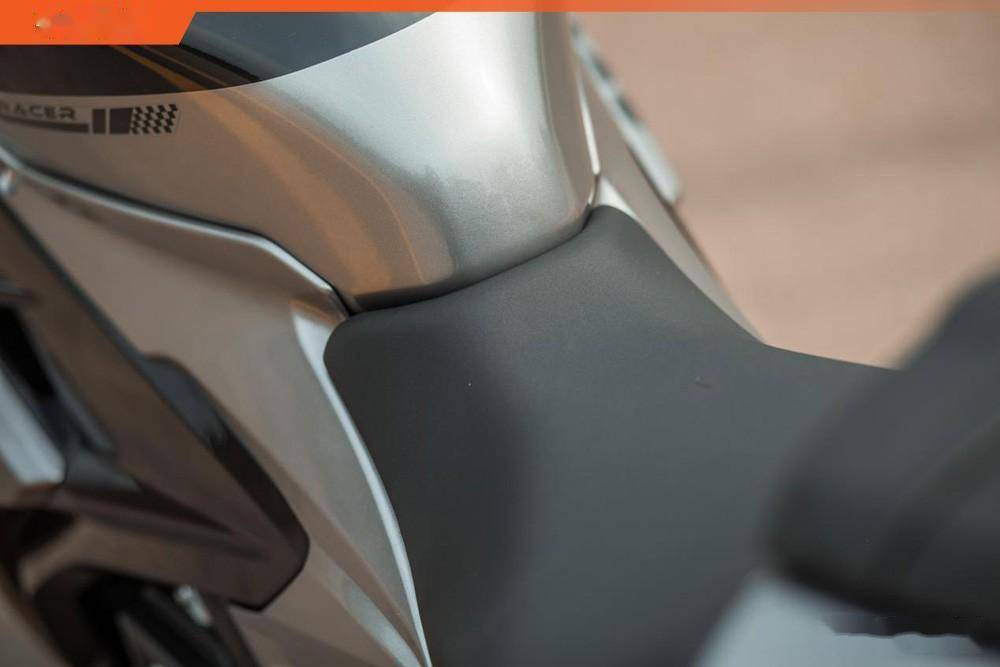 元图GP250动态测评：赛道基因下放，两万级最强双缸仿赛深度解析_搜狐汽车_搜狐网