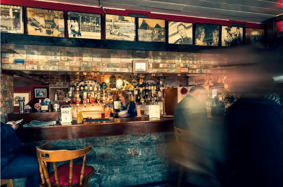 爱 · 头条 | 圣帕特里克节怎能错过爱尔兰最富盛名的六个酒吧_Bar_历史_Conn