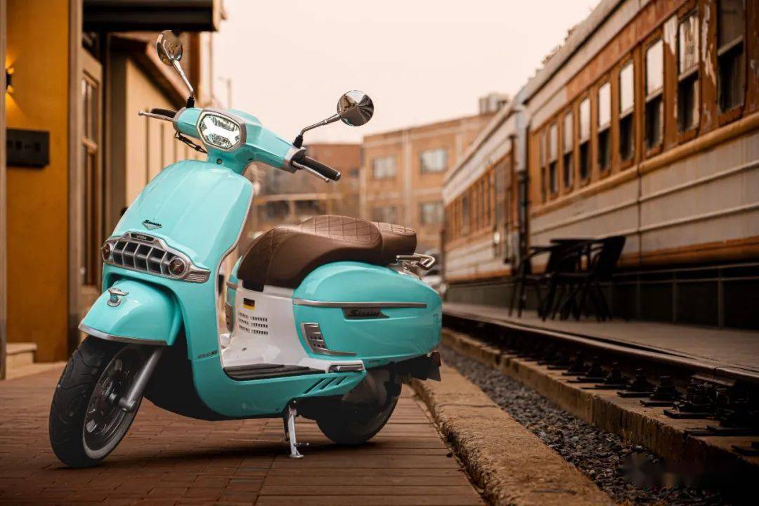 复古踏板新选择，试驾维多利亚Sixties 250Si HPE高功率版丨把玩_搜狐汽车_搜狐网