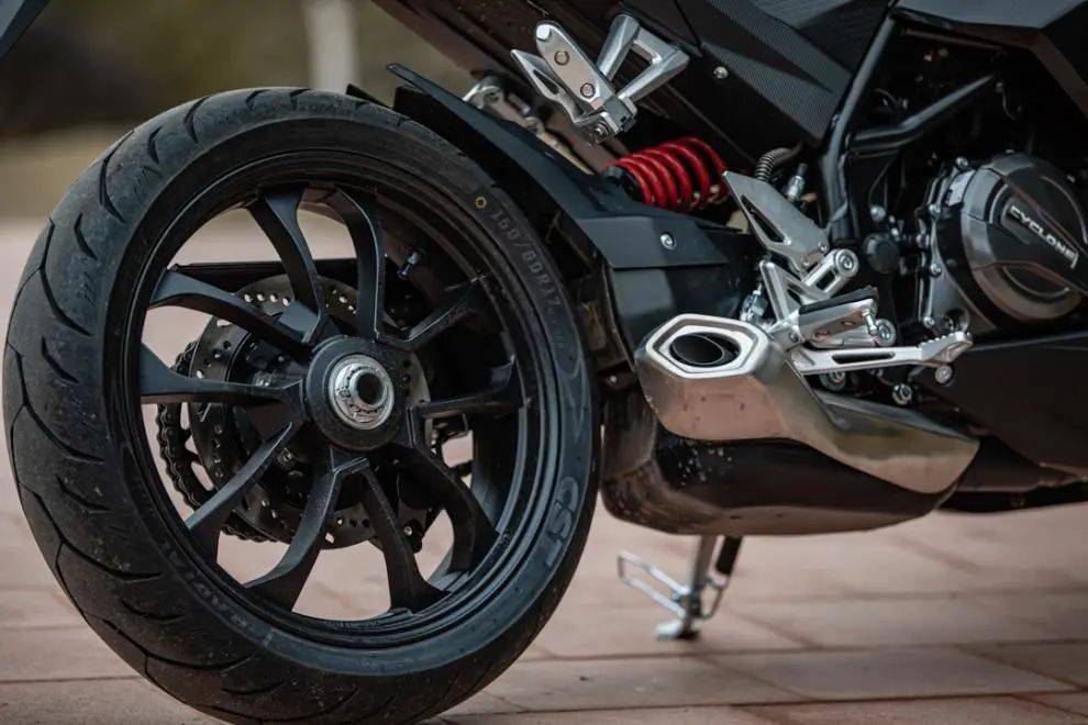 配置拉满、性价比飚升——赛科龙RC401赛道版评测（静态）_搜狐汽车_搜狐网