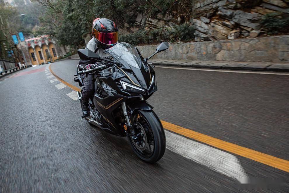 骑着比看着更带感——赛科龙RC401赛道版评测（动态）_搜狐汽车_搜狐网