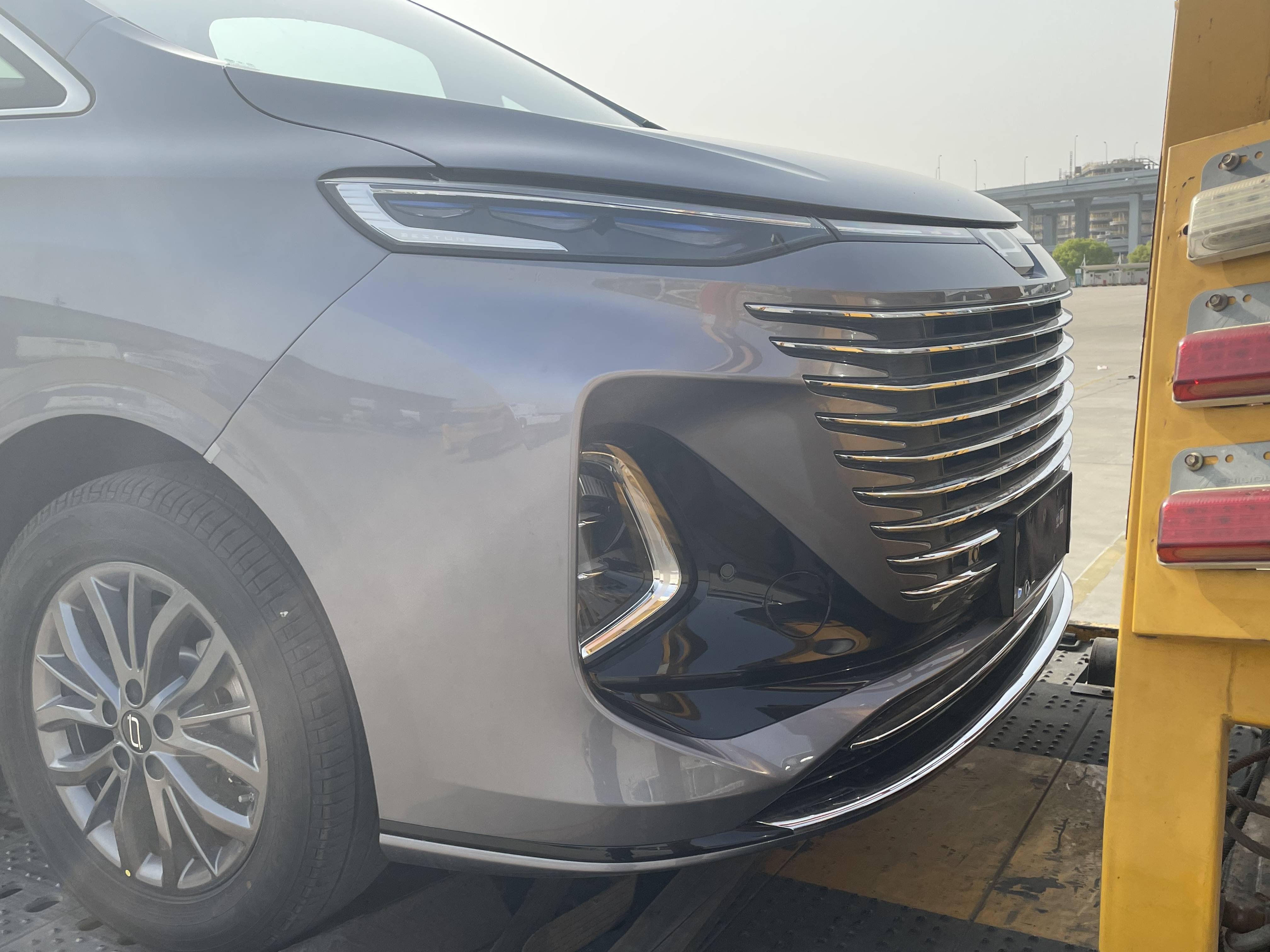 2023上海车展探馆：一汽奔腾全新MPV M9_搜狐汽车_搜狐网