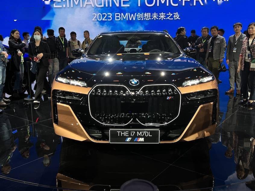 BMW创想未来之夜：i Vision Dee和i7 M70L正式亮相_搜狐汽车_搜狐网