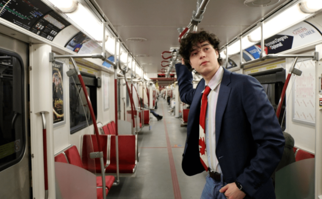 火遍全网！多伦多18岁帅小伙要竞选市长！解决年轻人买房，还要训练浣熊！_Straus_Meir_mayor