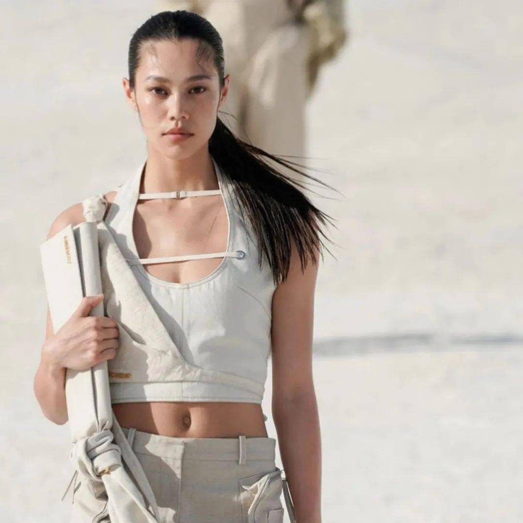 越南法国混血女模特迎来模特生涯的第一张《VOGUE》封面！_Jade_Nguyen_工作