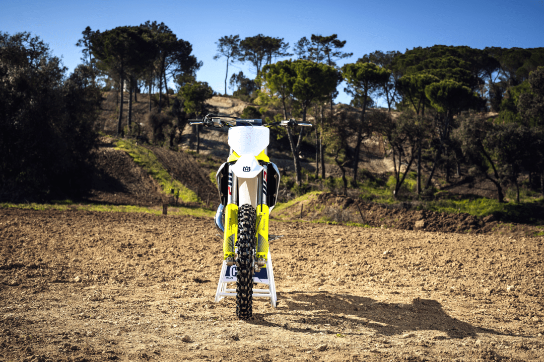 户外特写：胡斯瓦那 2024 越野赛车 TC125、TC250_搜狐汽车_搜狐网