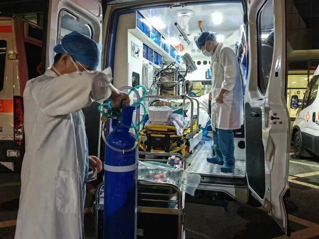 进口依维柯底盘ECMO转运系统定制救护车，整装待发，全力为生命健康保驾护航！_搜狐汽车_搜狐网