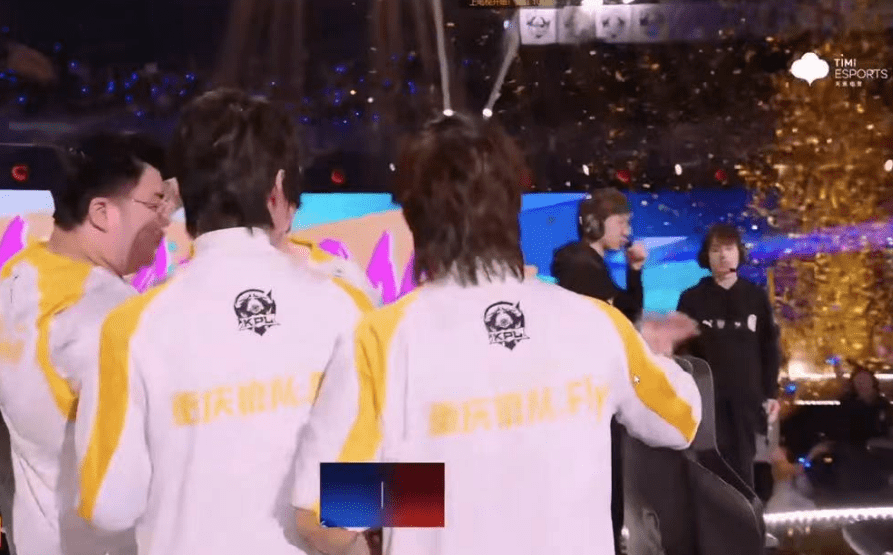 狼队4-1WB收获第八冠追平estar，fly拿第7个FMVP，老林泪洒赛场_大招_荣誉_总决赛