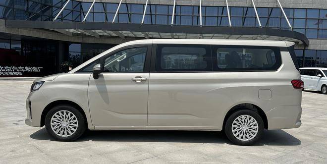 新车 | 9座中大型MPV，北汽制造王牌M7自动挡车型发布，配东安8AT_搜狐汽车_搜狐网