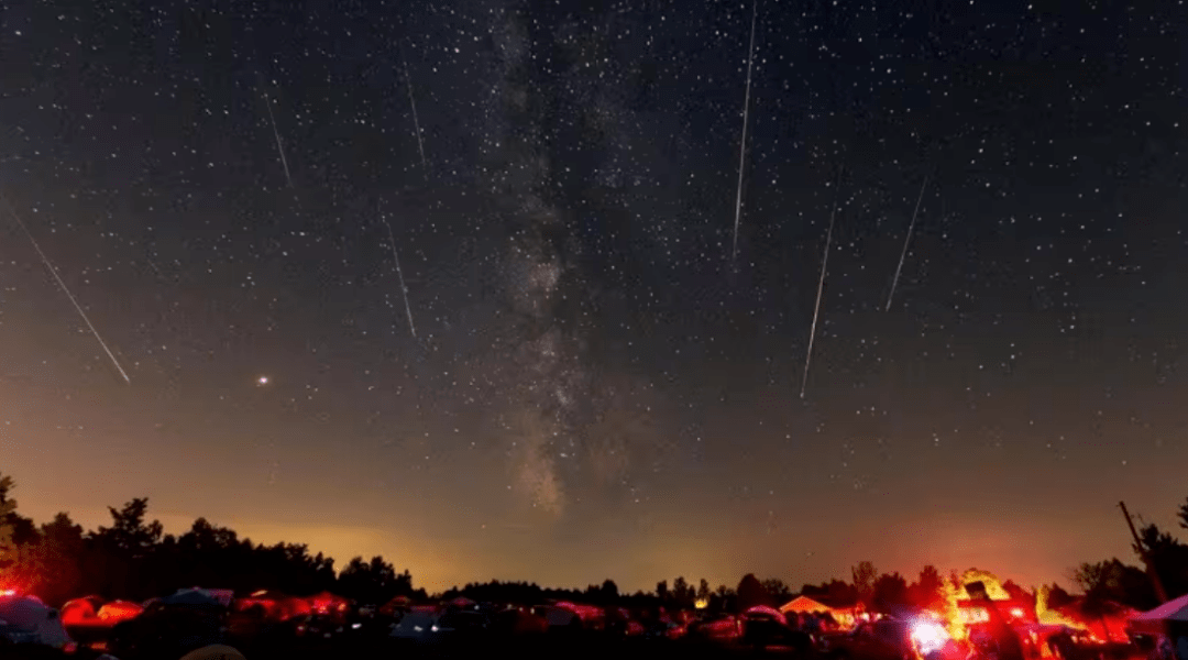 英仙座流星雨本周末到来，天气状况绝佳，每分钟都能看到流星划过！_观测_天空_小时