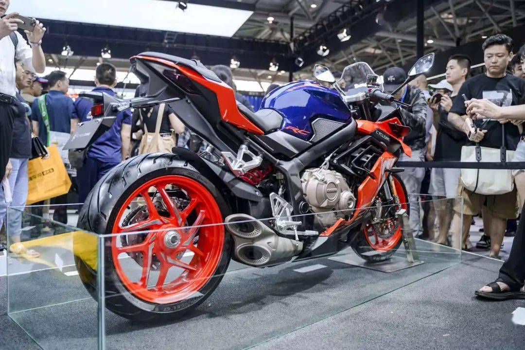 本田650第N+1个兄弟也来了，赛科龙四缸跑车RC680R正式亮相_搜狐汽车_搜狐网