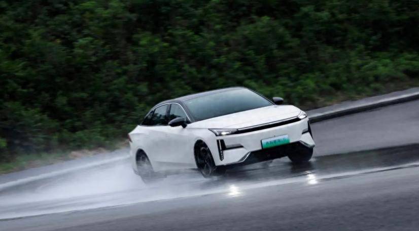 吉利银河L6，你极速247km/h有什么用啊？_搜狐汽车_搜狐网