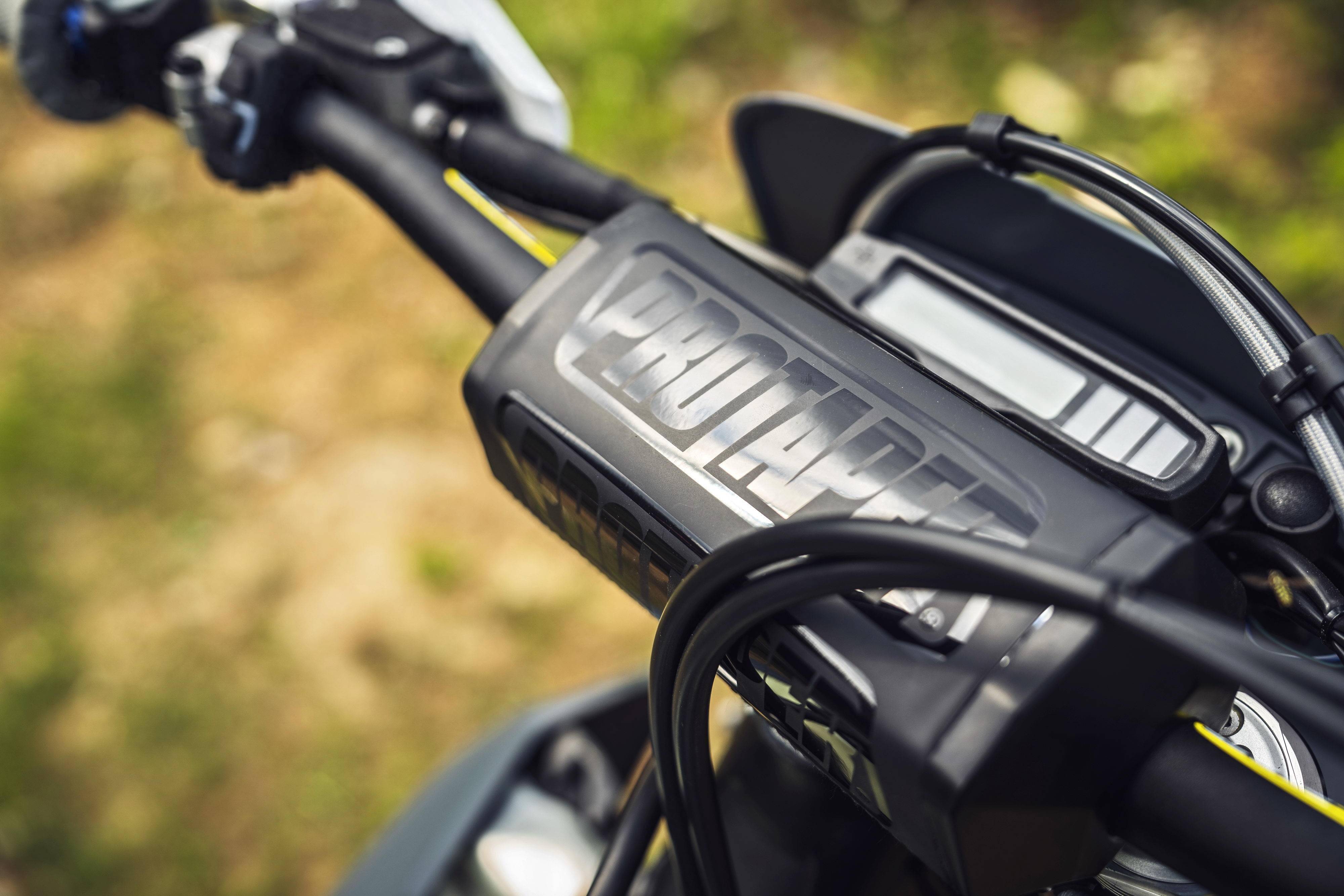 户外特写：胡斯瓦那 2024 FE 350 Pro_搜狐汽车_搜狐网
