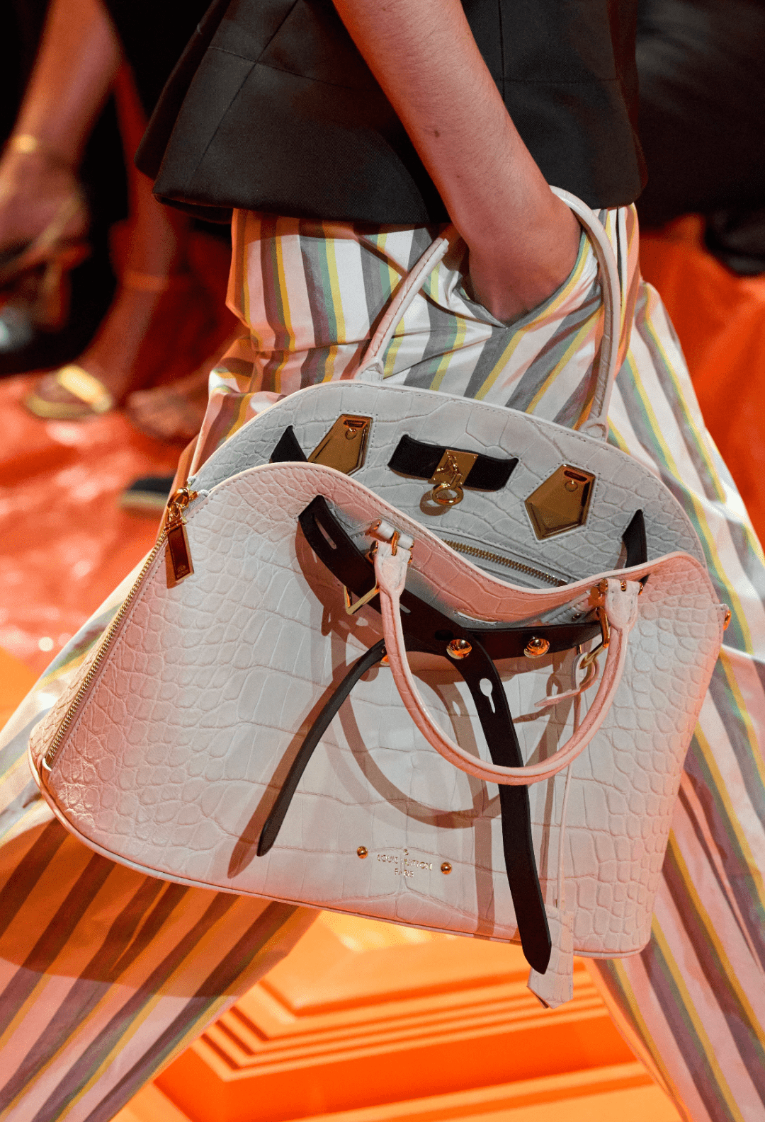 LV新包接地气到可以直接拎着去打麻将了！ -6parkbbs.com