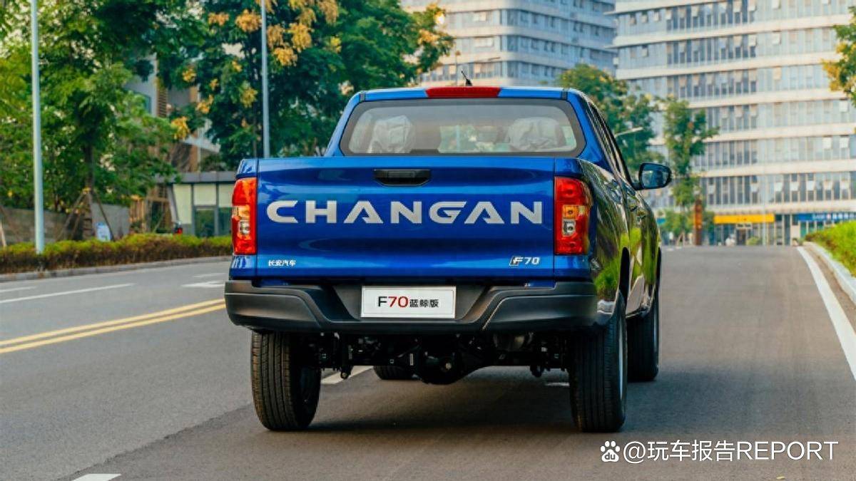 肉搏长城炮？长安全新皮卡F70实车亮相，搭2.0T+1.8米长货箱_搜狐汽车_搜狐网