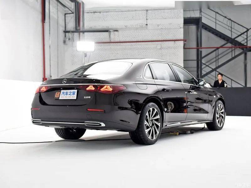 纵置后驱2.0T，豪华优雅奔驰E级，A6L、5系如何招架？_搜狐汽车_搜狐网