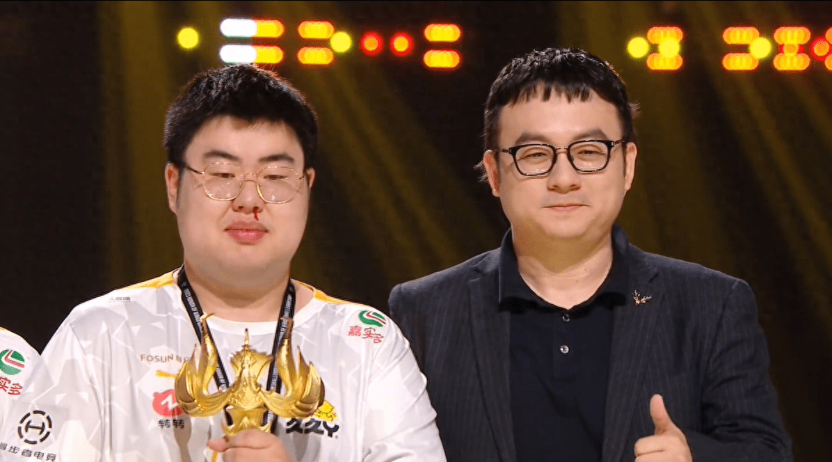 狼队4-2AG拿下第九冠！小胖将收获FMVP皮肤，泪洒赛场还流了鼻血_节奏_兰陵王_总决赛