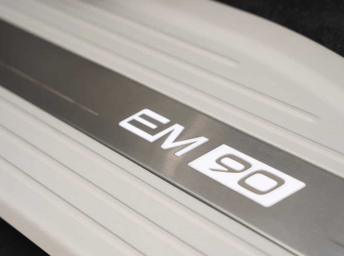 沃尔沃首款MPV EM90上市，单电机后驱布局，售价81.8万元_搜狐汽车_搜狐网