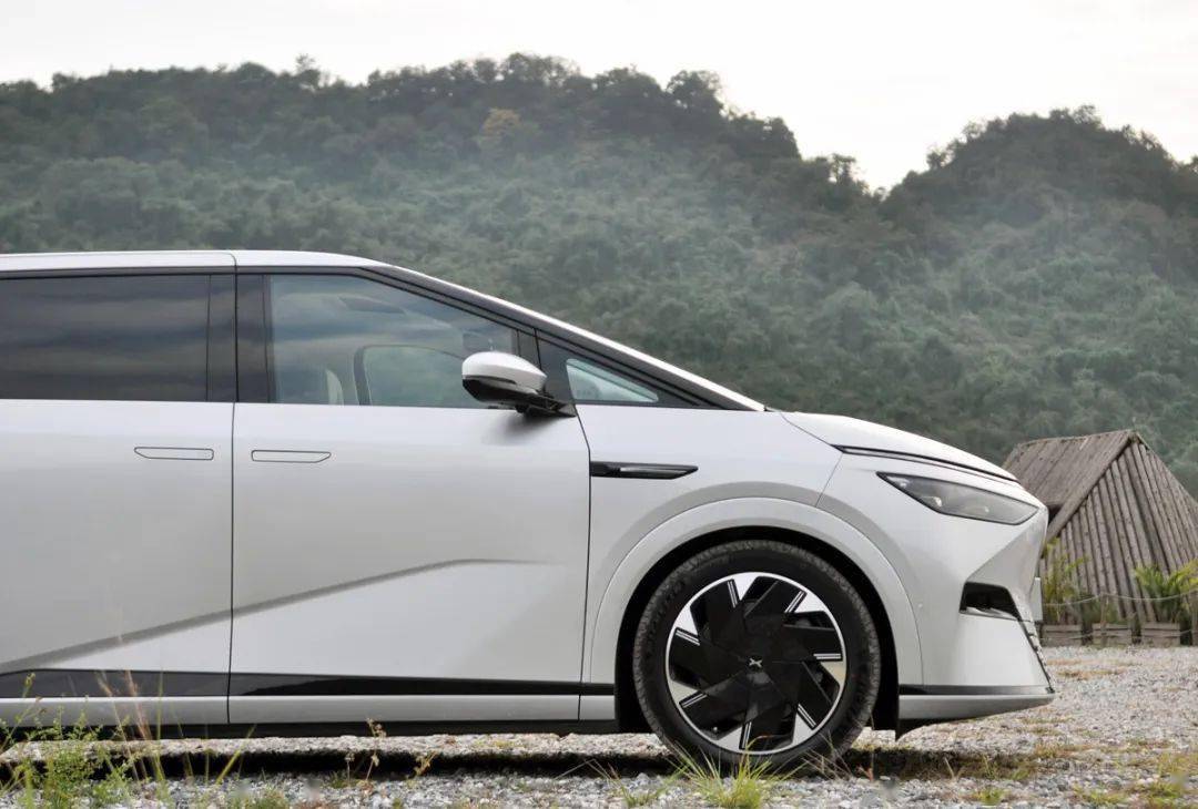 下一代MPV客户的需求落地？TC君体验小鹏X9_搜狐汽车_搜狐网